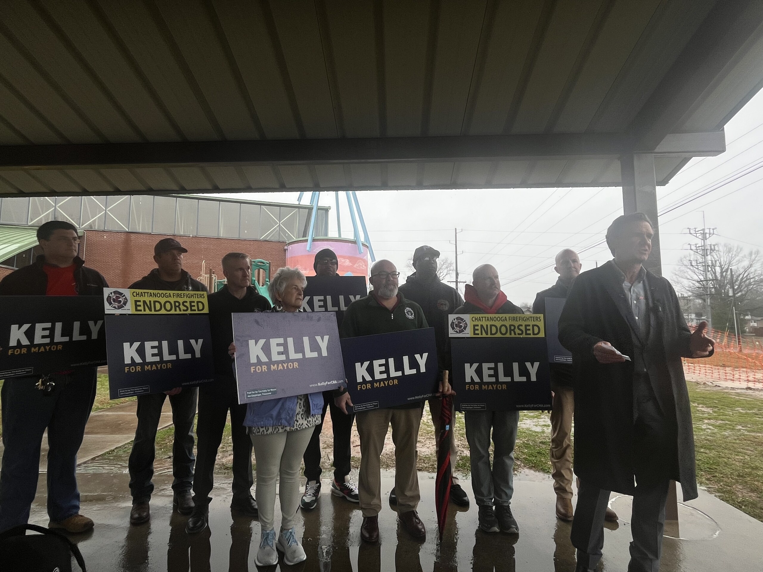 Mayor Tim Kelly Votes as Early Voting Opens for Chattanooga’s Municipal ...